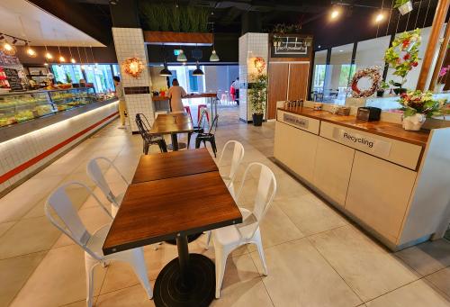 Abba Group - Lobby Cafe, Catering, CBD Fringe, 5 days | ID: 1380