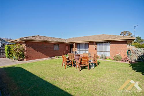 Spacious Town House - Ashwood & Associates Real Estate