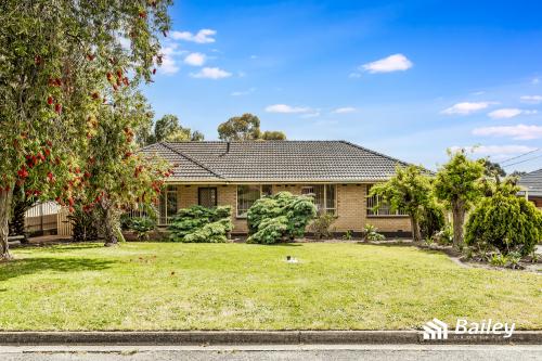 Bailey Property - Refreshed and Ready! Make Me Yours Today!