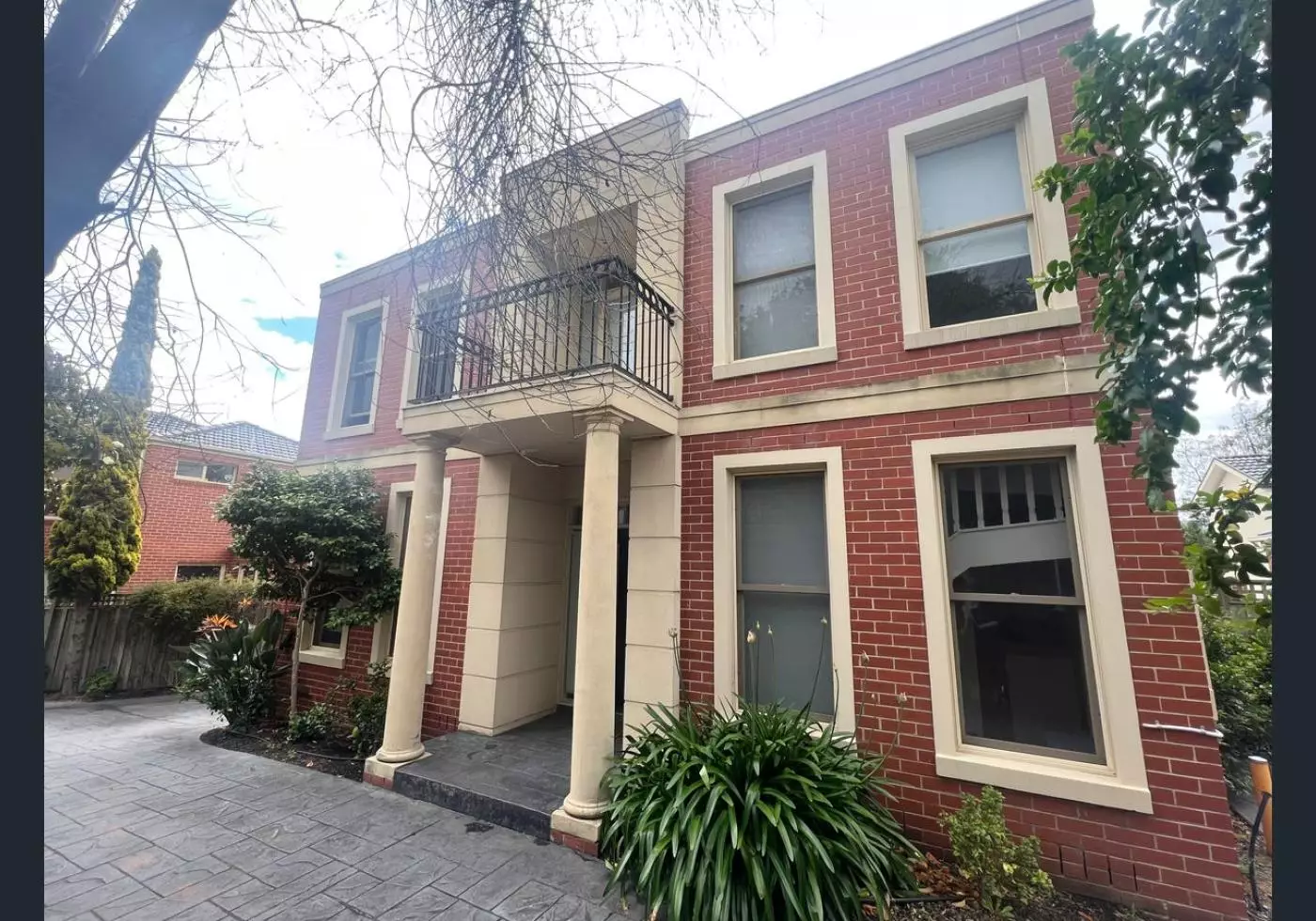 Spacious Three-Bedroom Townhouse - BigginScott