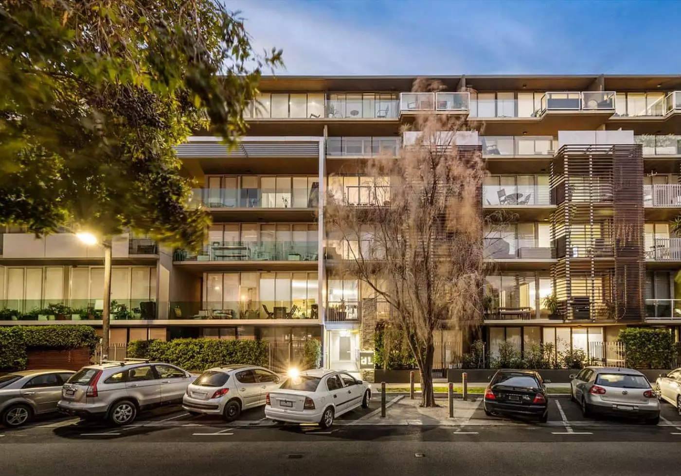 FANTASTIC MODERN APARTMENT LIVING - BigginScott