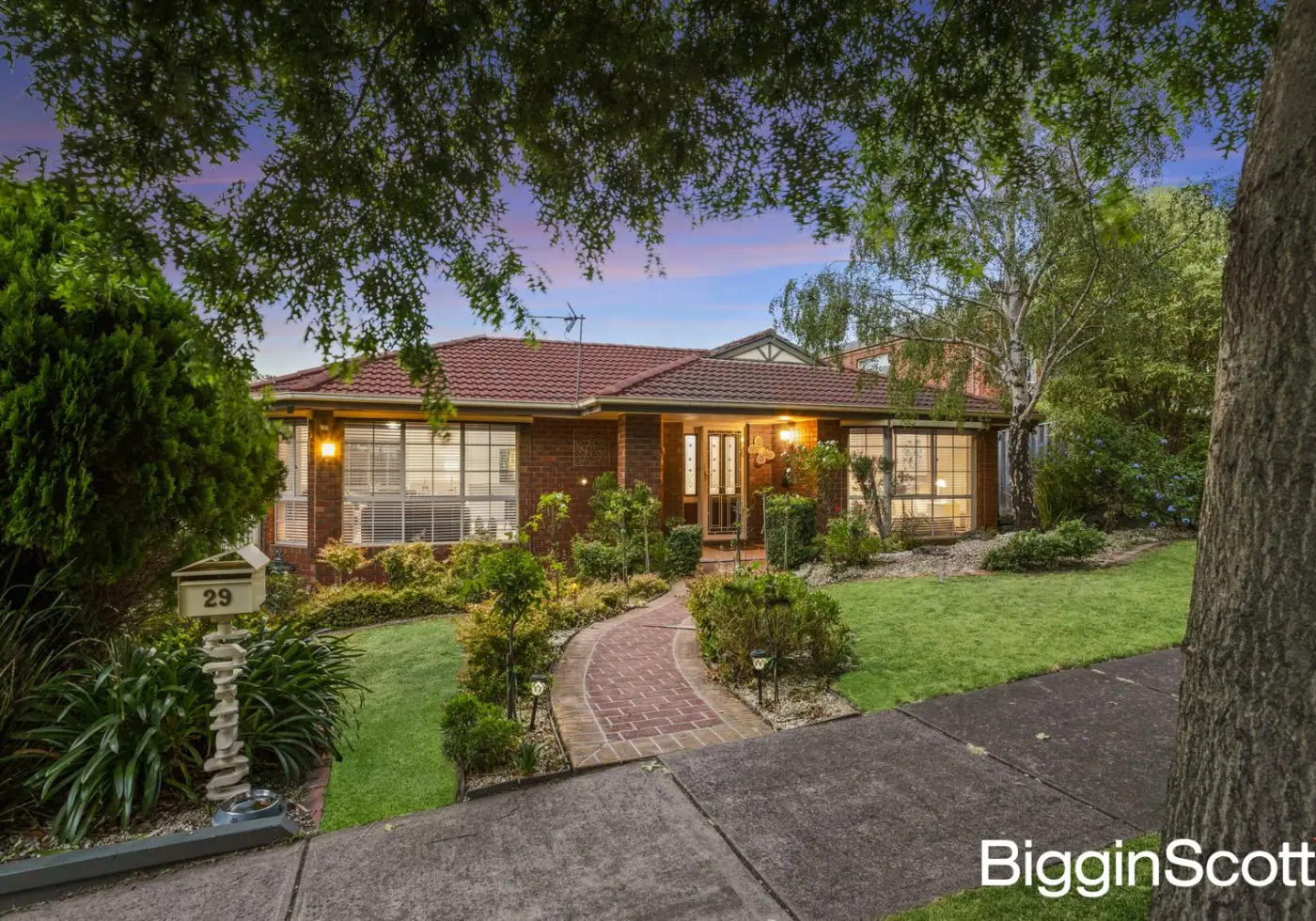 Charm, Elegance & Grace in Exclusive Tahnee Lodge - BigginScott