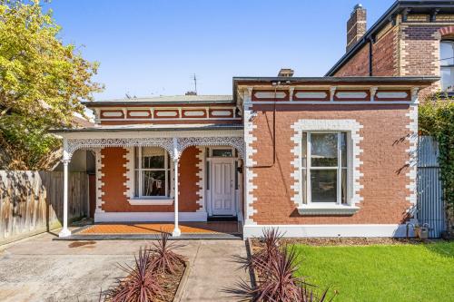 Elegant Victorian Opposite Chris Gahan Reserve - BigginScott