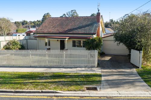 Great Location in Central Golden Point - BigginScott