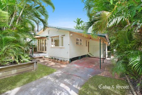 Calio and Scott Real Estate - SOUGHT AFTER BRIGHTON LOCATION!