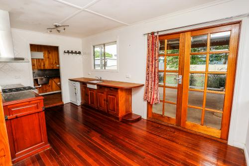 Kooky For Kookaburra! - City and Country