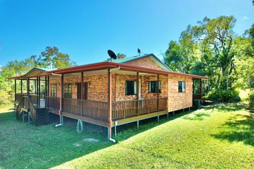 Large home and 4 bay shed on acreage close to town - Cooktown Platinum ...
