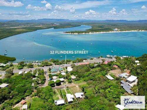 Charming Timber Home with Endeavour River Views in Cooktown Central ...