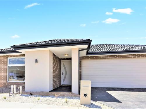 Australian National Real Estate (VIC & NSW) - BRAND NEW GORGEOUS FAMILY ...