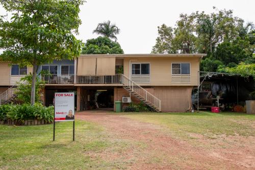 Deborah Duffy Estate Agent - CAN BE SOLD FURNISHED OR UNFURNISHED!