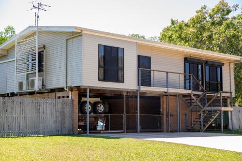 Deborah Duffy Estate Agent - THE ONLY THING MISSING IS YOUR FAMILY!