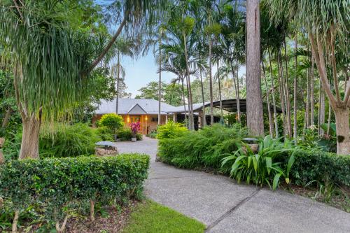 Peaceful and private escape in the heart of Morayfield - Houses for ...