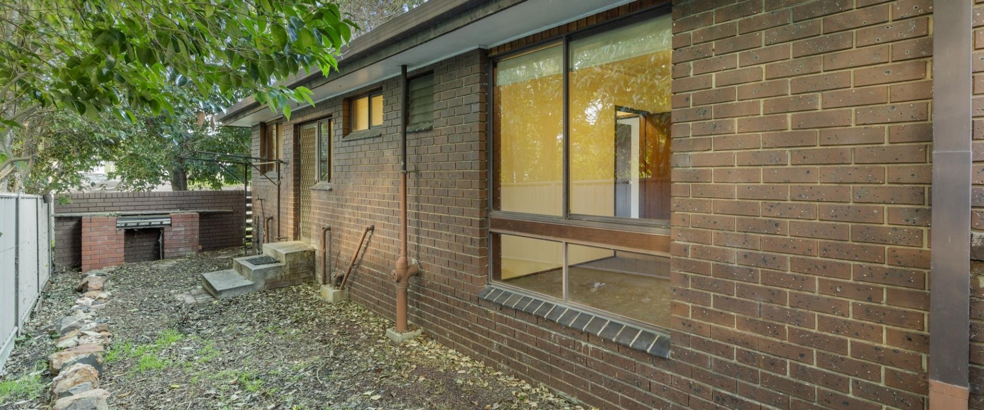 Gavin Butler Real Estate - Spacious unit in fabulous locale that is ...