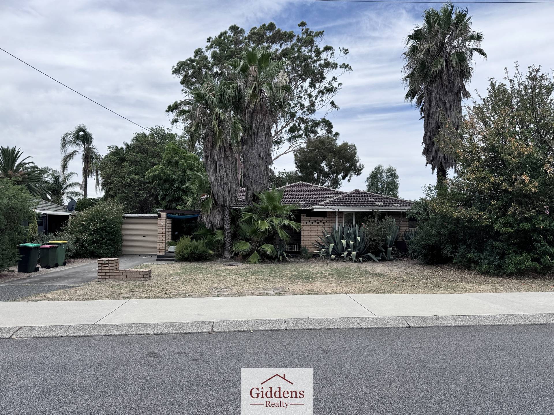 Solid 3 x 1 in High Wycombe - Giddens Realty