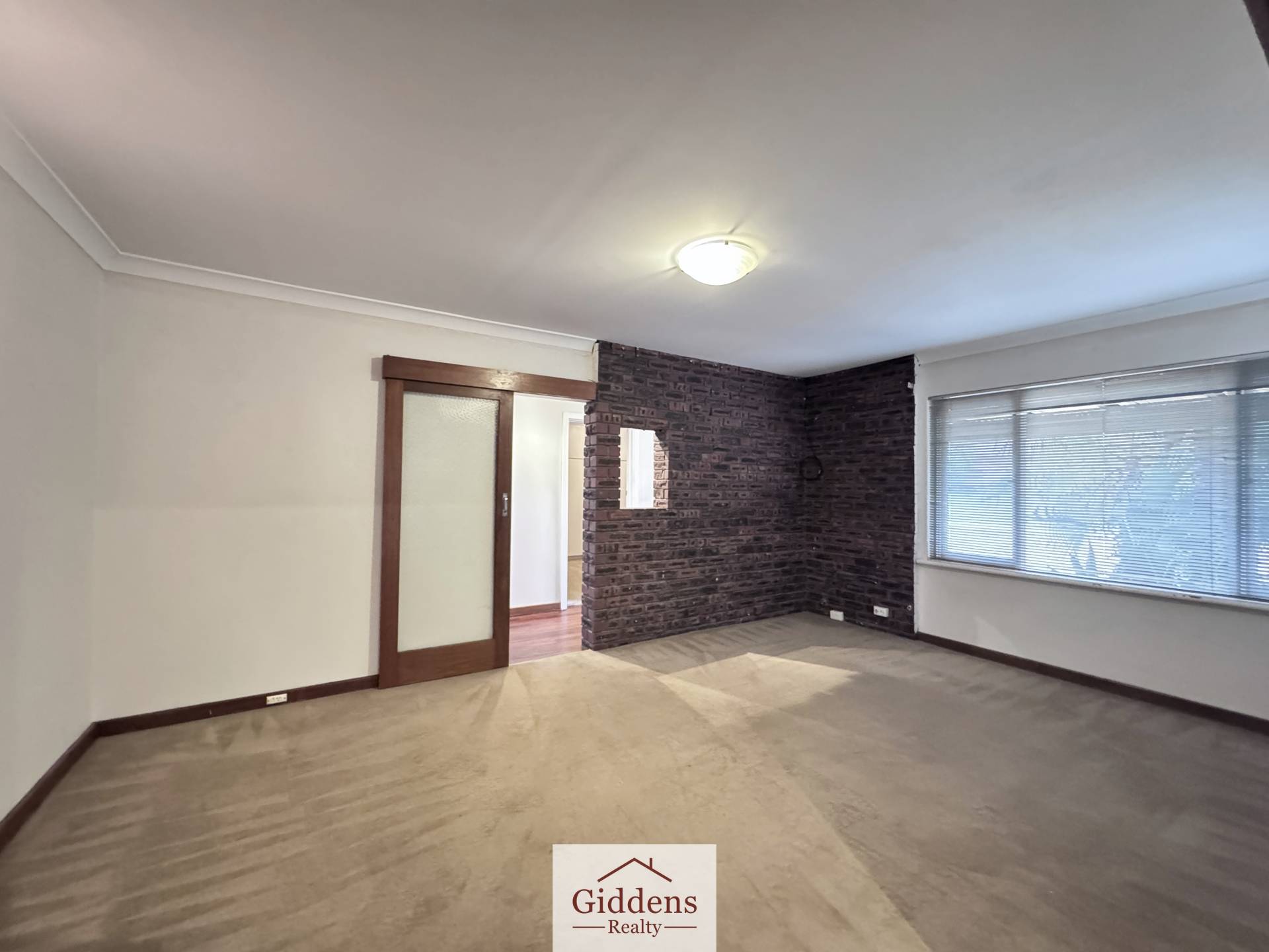 Solid 3 x 1 in High Wycombe - Giddens Realty