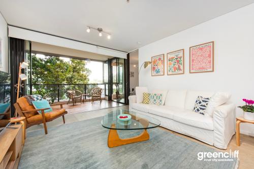 Greencliff - LUXE DESIGNER LIVING IN AWARD-WINNING ‘TRIO CENTRAL’