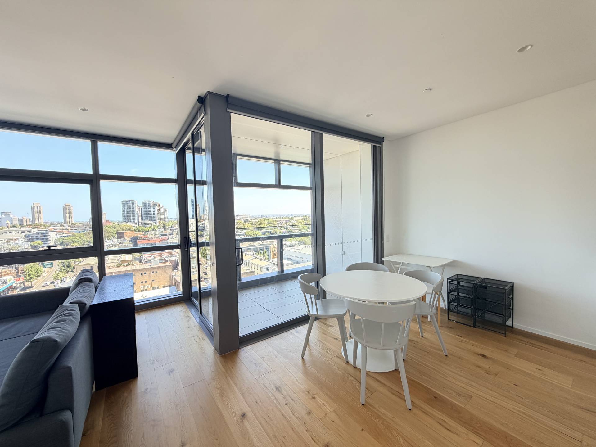 Greencliff - LEVEL 12 | MODERN & UNFURNISHED ONE BEDROOM WITH STUNNING ...