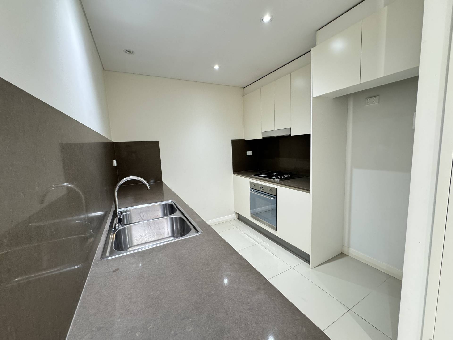 Greencliff - THREE BEDROOMS NEW APARMENT COMPLEX IN THE HEART OF MASCOT