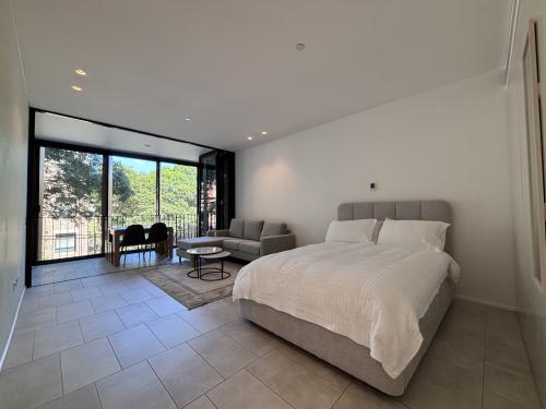 Greencliff - LEVEL 2 | MODERN & FURNISHED STUDIO | BILLS INCLUDED ...