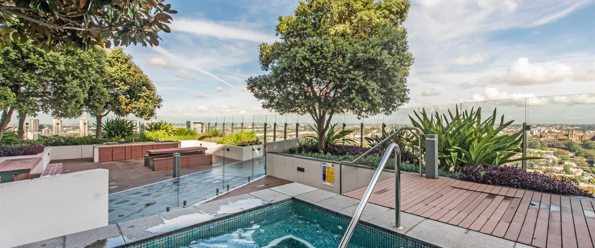 Greencliff - Sun-drenched One-Bedroom in Central Park Precinct