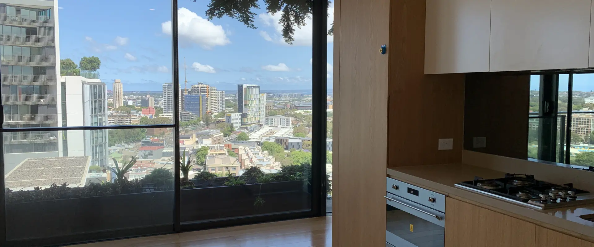 Greencliff - LEVEL 21 | MODERN ONE BEDROOM WITH STUNNING VIEWS ...
