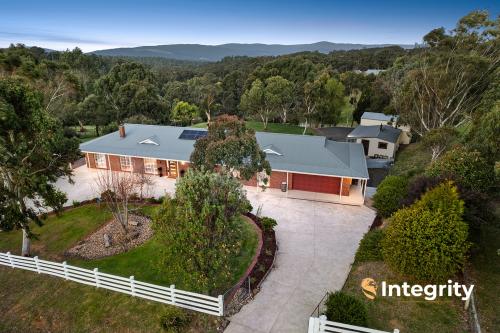 Integrity Real Estate - Country Retreat on 3.3 Acres in Kinglake