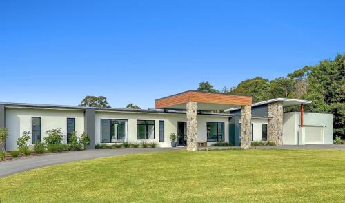 Hinterland homestead with absolute wow factor - Jackson Jones
