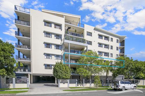 Jan Jones Real Estate - Central Redcliffe – Large Balconies