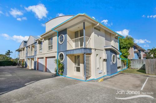 Jan Jones Real Estate - Fresh, Bright and Ready to go NOW!