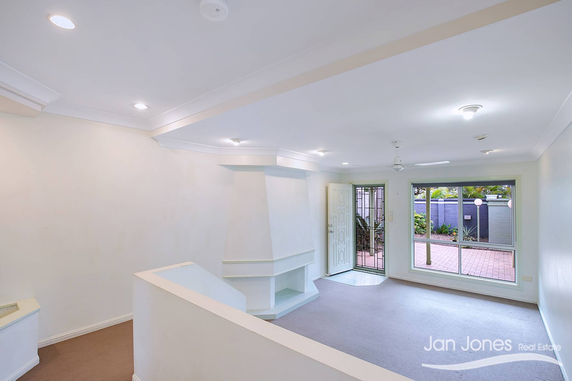 Jan Jones Real Estate - Cutie in a Cracker Location!