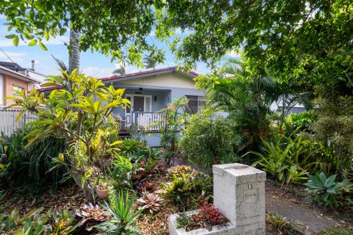 Jan Jones Real Estate - RENOVATOR IN THE HEART OF REDCLIFFE