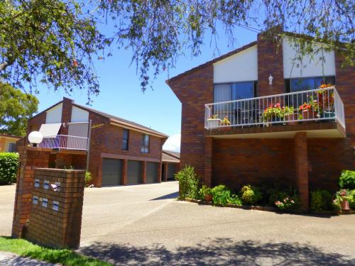 Jan Jones Real Estate - Central Redcliffe, Lowset Unit
