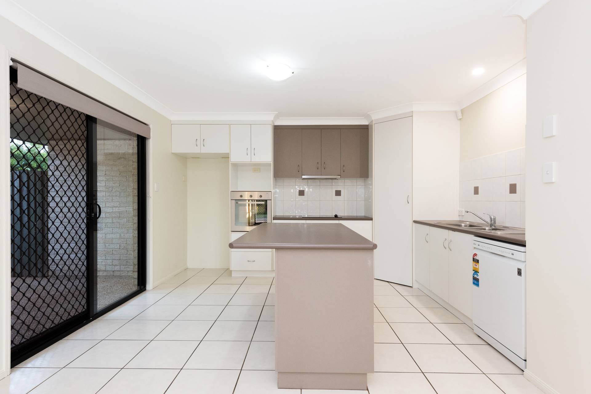 Jen Taylor Properties - Secure & Spacious 2 Bedroom Brick Unit