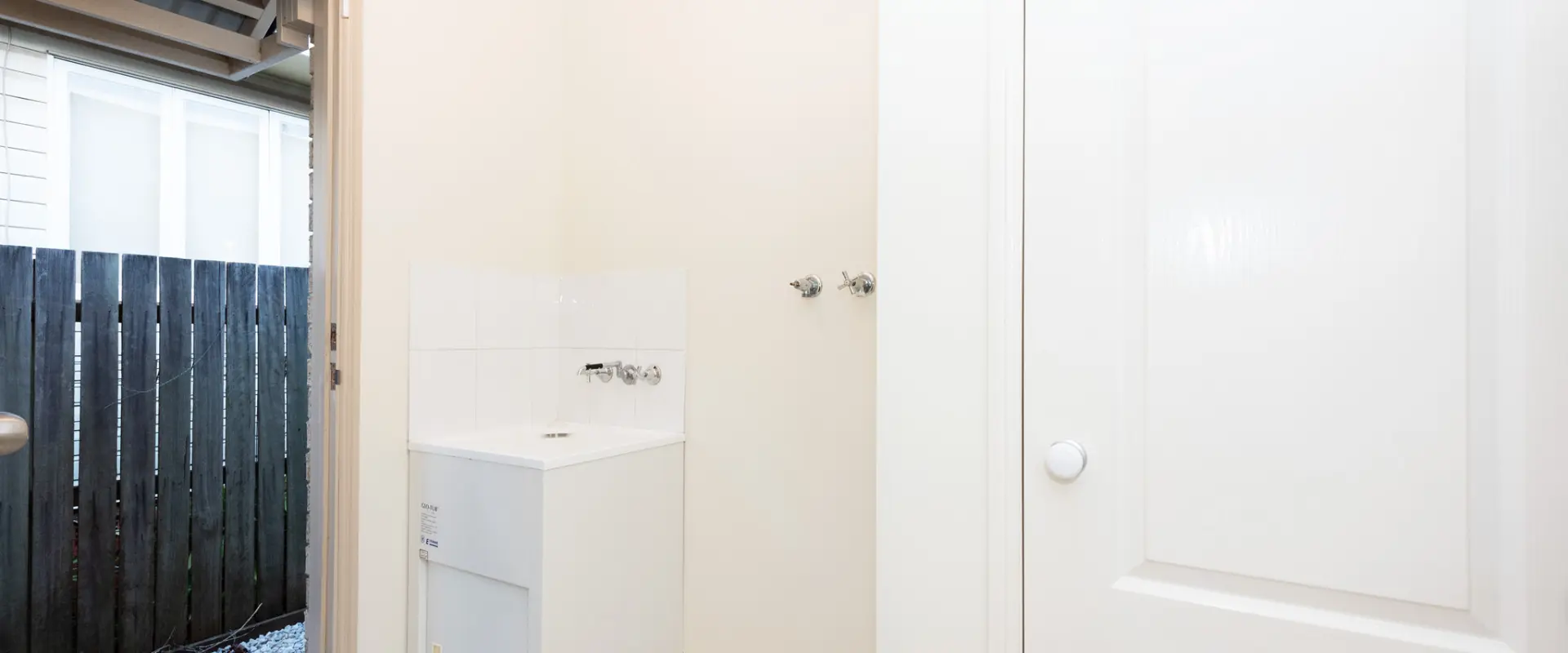 Jen Taylor Properties - Secure & Spacious 2 Bedroom Brick Unit