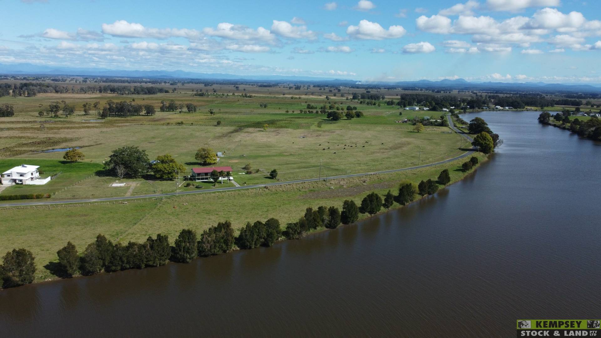 Kempsey Stock & Land - Boat to the Ocean