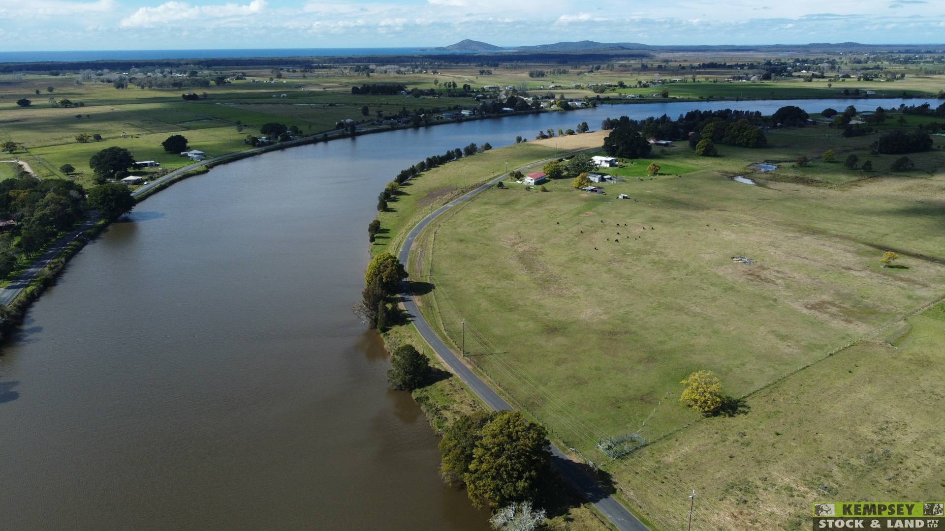 Kempsey Stock & Land - Boat to the Ocean