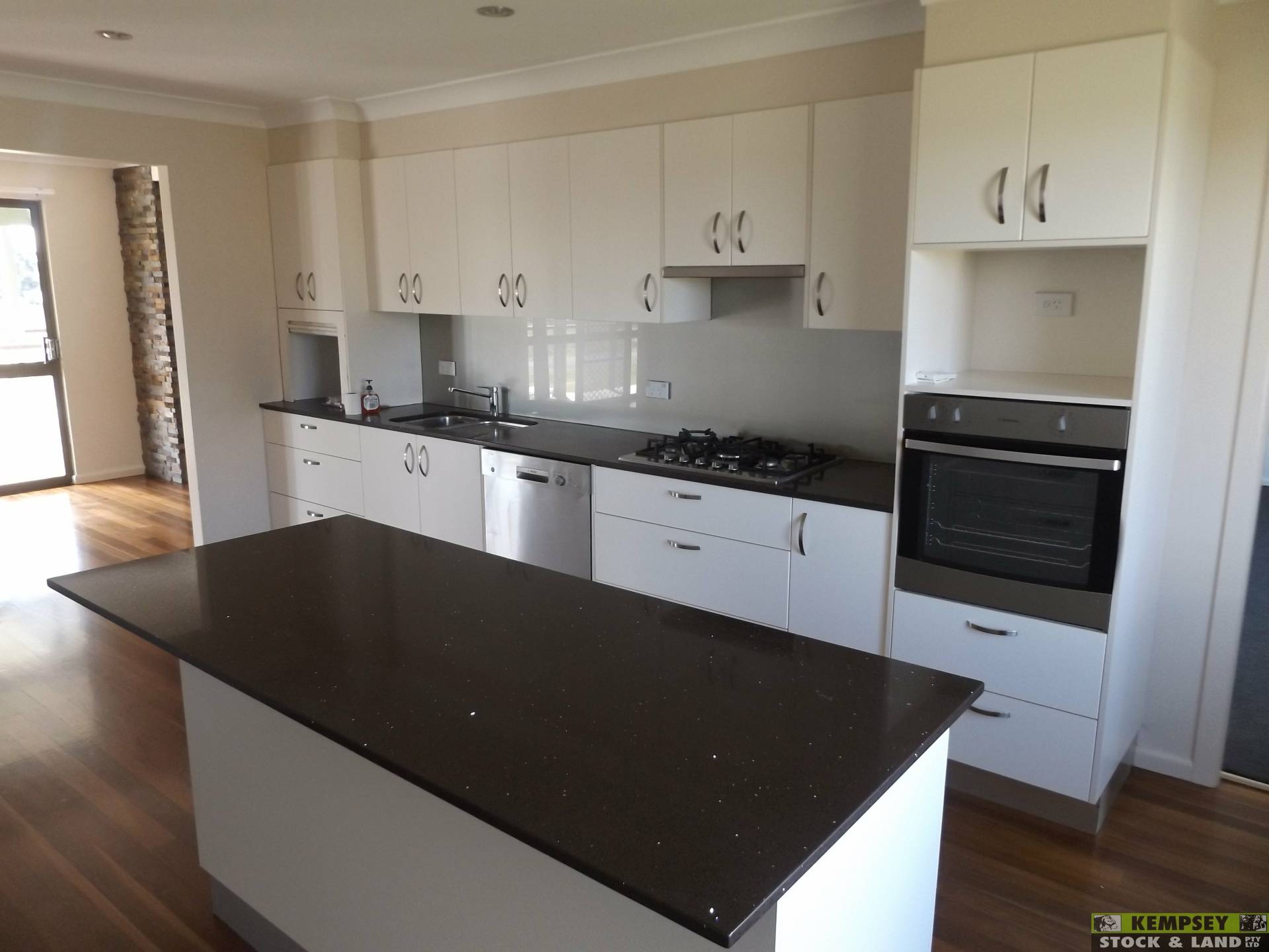 Kempsey Stock & Land - Boat to the Ocean