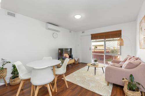 KPR Perth - Courtyard Apartment with Side Access