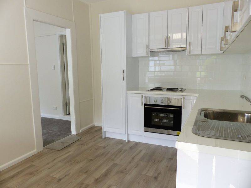 Liberty Property Services - DELIGHTFUL GROUND FLOOR FLAT CLOSE TO TOWN