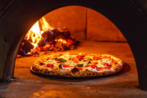 MAS Brokering - FIRE SALE - Fantastic Pizza Shop w Liquor License