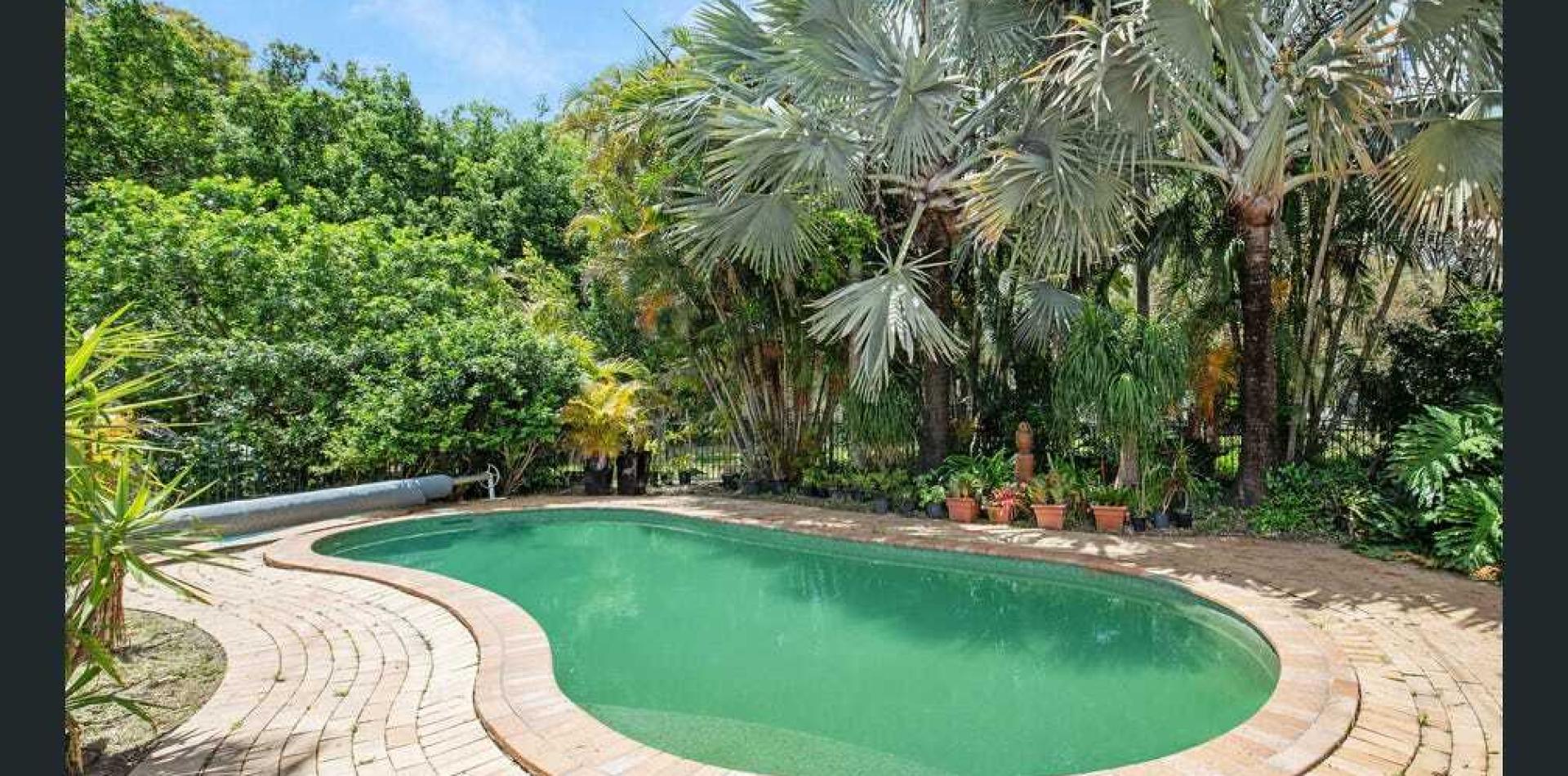 位于 40-46 West Coorang Road, Cornubia QLD 4130 大型土地面积房子售卖150万(可议价)。 房子介于布里斯班和黄金海岸之间，已有租客，每年纯租金收入为 ...