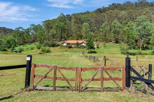 Musgrove Realty - Modern Country Home on 5 Picturesque Acres