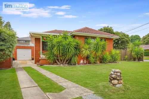 Tim Mutton Estate Agents - Perfect Single Level Brick Home With ...