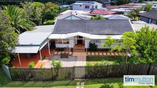 Tim Mutton Estate Agents - Packed With Potential