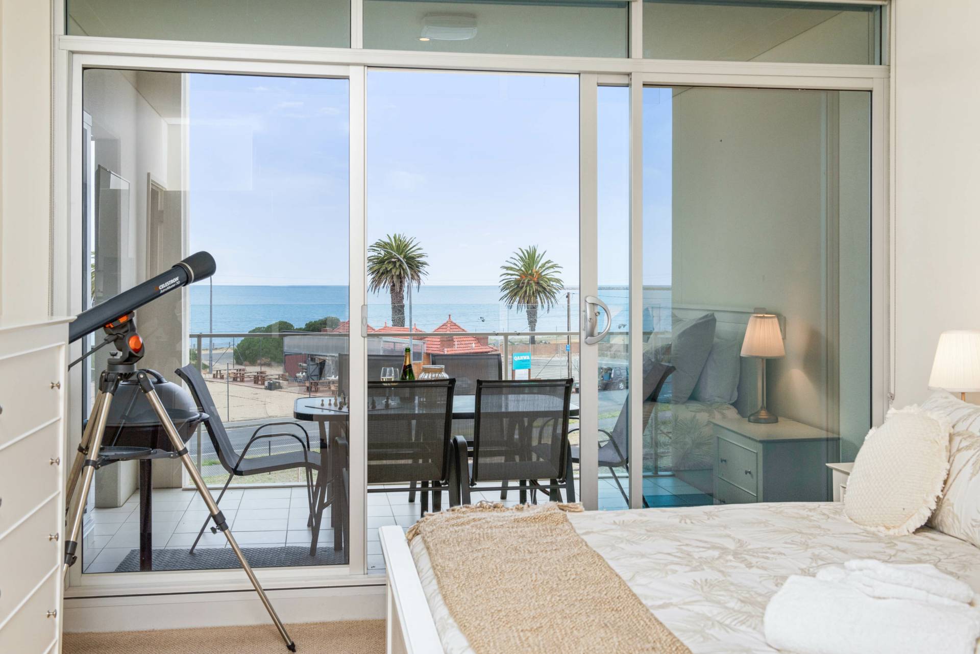 Newton & Co: Ocean View Luxury apartment