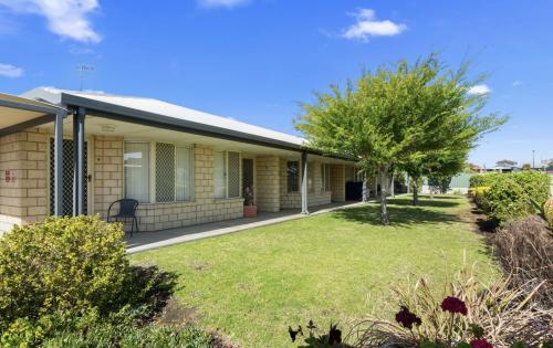 Newton & Co: Easy-Care Unit in a Convenient Goolwa Location