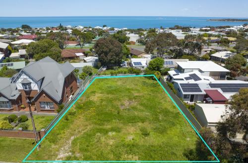 Newton & Co: Perfectly Positioned and Sized, In The Heart Of Hayborough