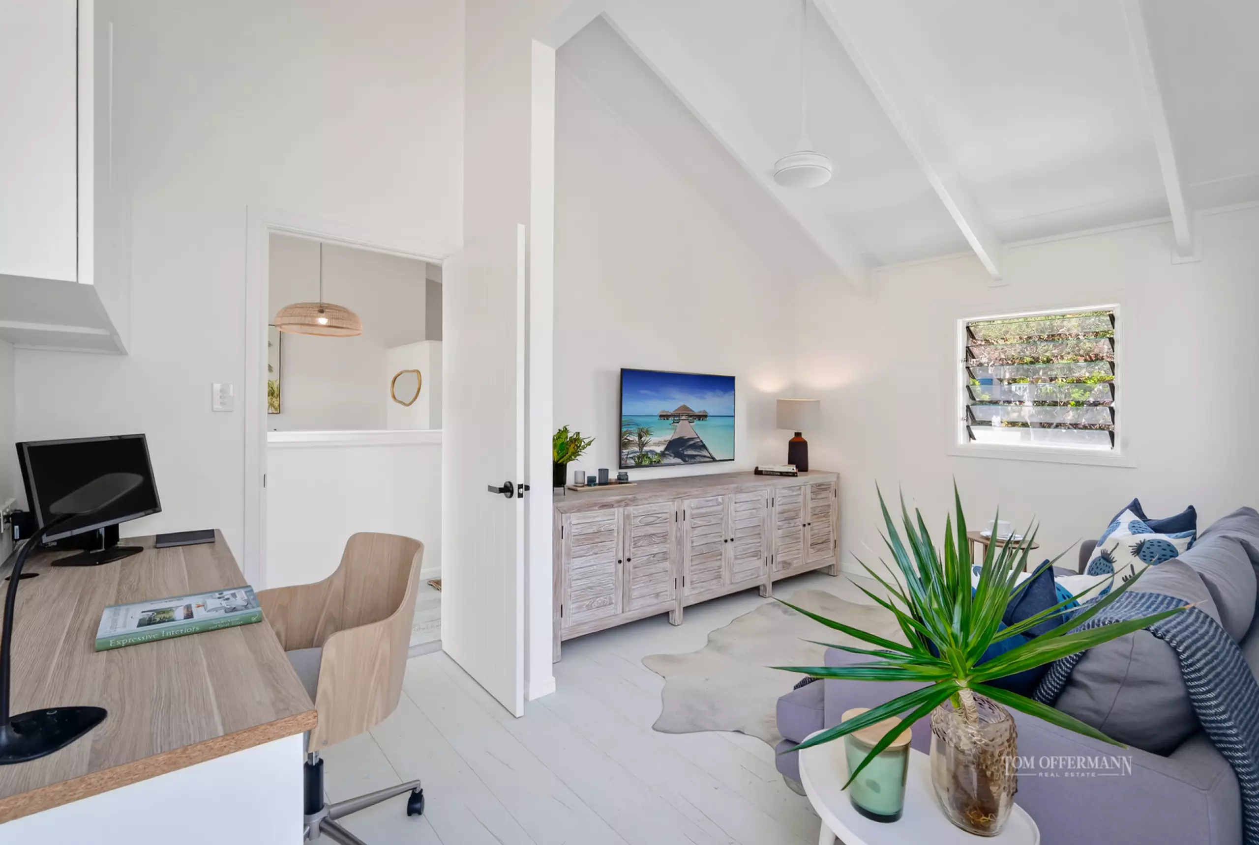 Sunrise Splendour: Light-filled Charmer with Panoramic Views - Tom ...