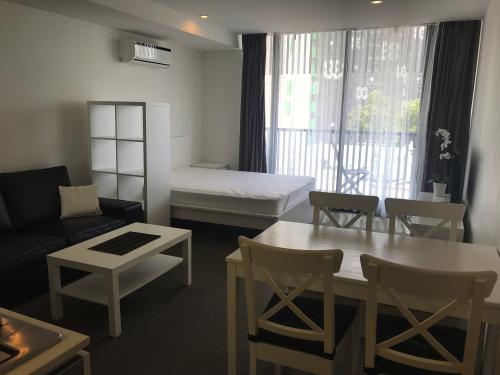 Paragon Real Estate - IMMACULATE FURNISHED STUDIO