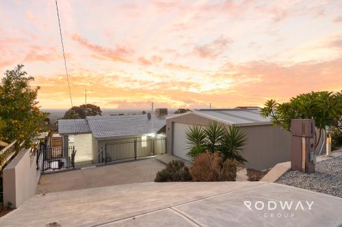 Rodway Group - TRANQUIL CLIFTON HILLS LIVING!